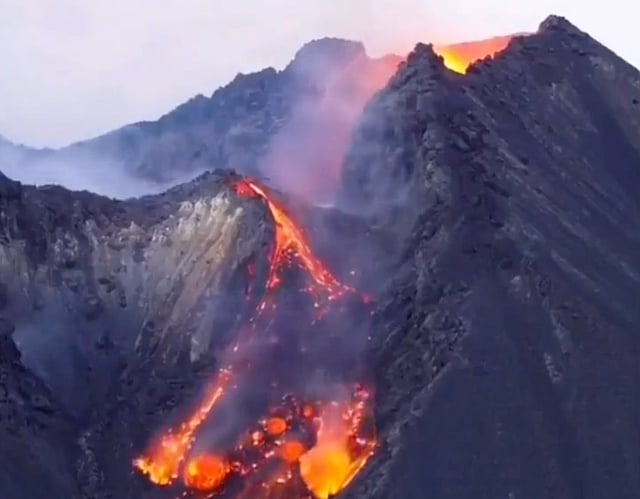Philippines: Mayon spews lava, as tourists flock to Albay for ...