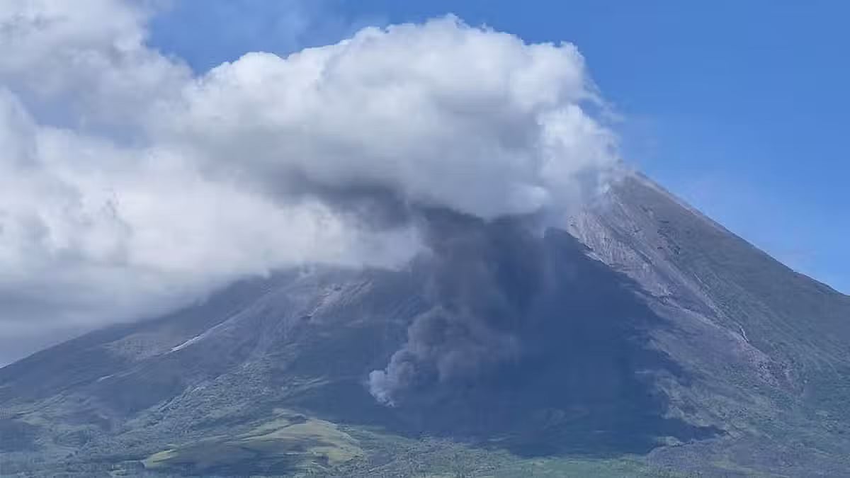 Philippines back-to-back eruptions: Mayon unleashes fast-moving ...