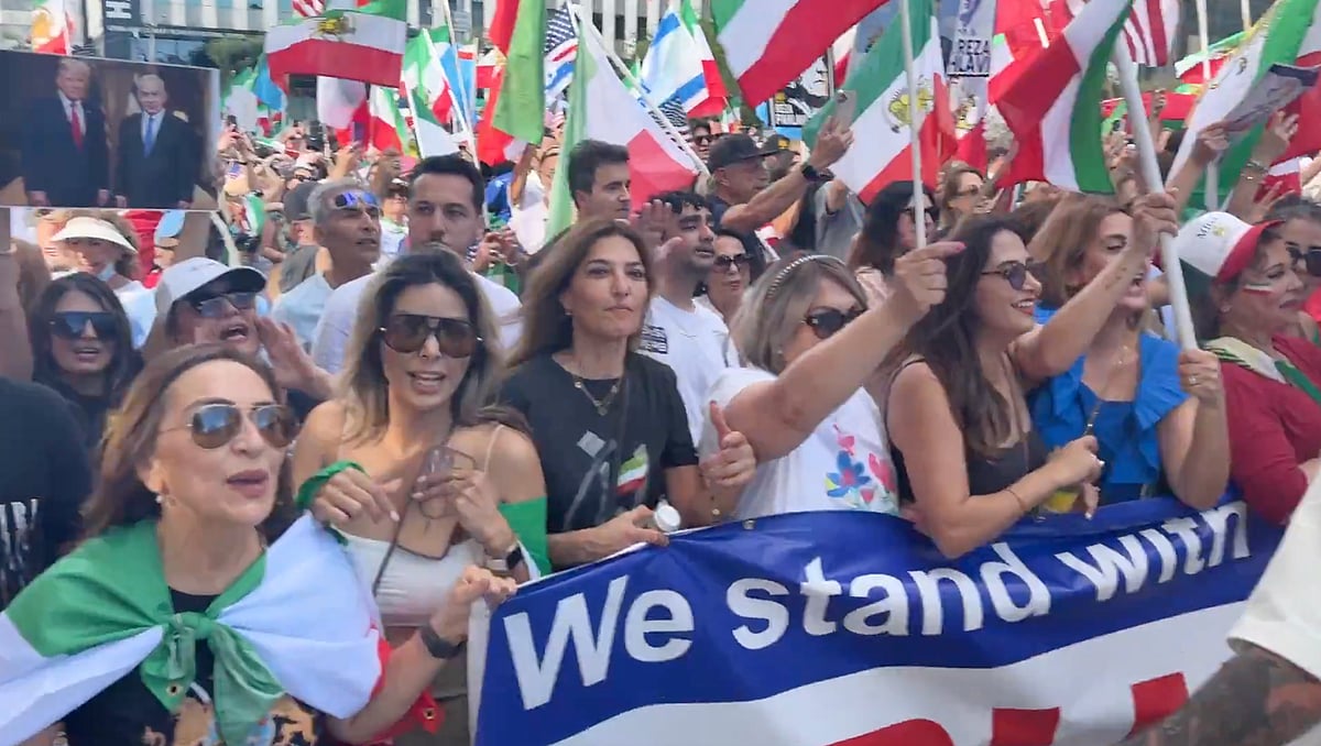 Video: Iranian diaspora flood streets of New York, London, San ...