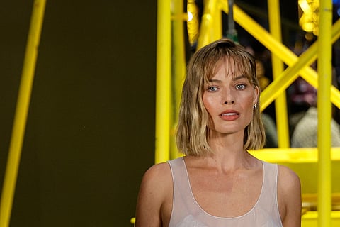 Margot Robbie Unveils Chic Bob at Paris Fashion Week, Leaving Period ...