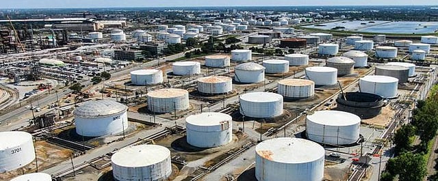 US crude oil inventories fall sharply, drop to lowest level in nearly 2 ...