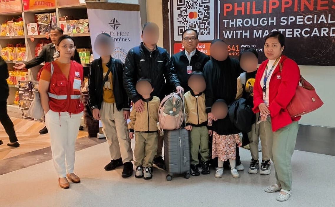 Nine Filipinos from Iran return home safely to Philippines