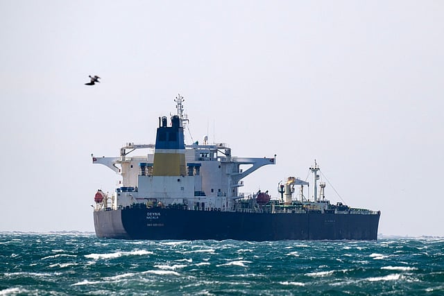 US Treasury eases purchase of Russian oil in move to stabilise markets