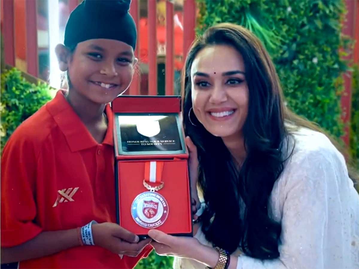 IPL 2026: Preity Zinta Honors Real-Life Heroes at Punjab Kings Match in ...