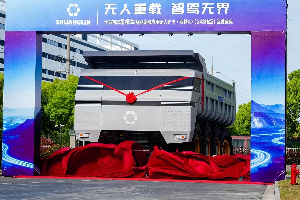 Mining beast unlocked: China’s massive 248-tonne truck ‘crabwalks ...