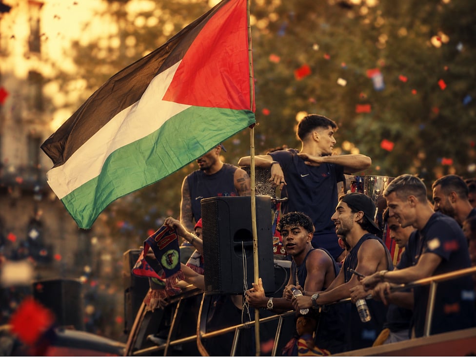 Lamine Yamal Holds Palestinian Flag During Barcelona La Liga Title ...