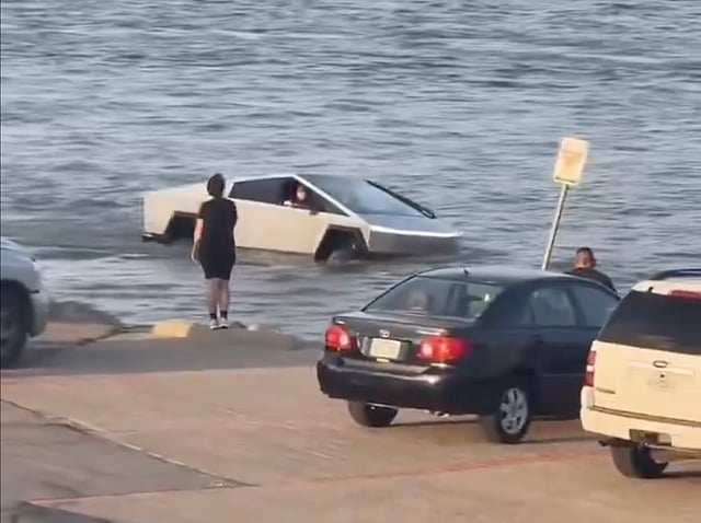 Man, 70, sinks Tesla Cybertruck in lake while testing ‘wade' mode ...