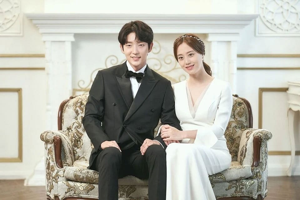Moon Chae-won shuts down Lee Joon-gi break-up question ahead of wedding ...