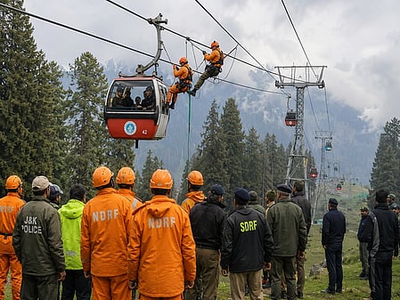 Gulmarg Gondola Rescue: 300 Tourists Safely Evacuated After Cable Car ...