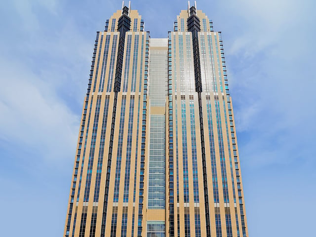 Dubai’s Shangri-La Hotel Sold for Dh1.1 Billion as Sheikh Zayed Road ...