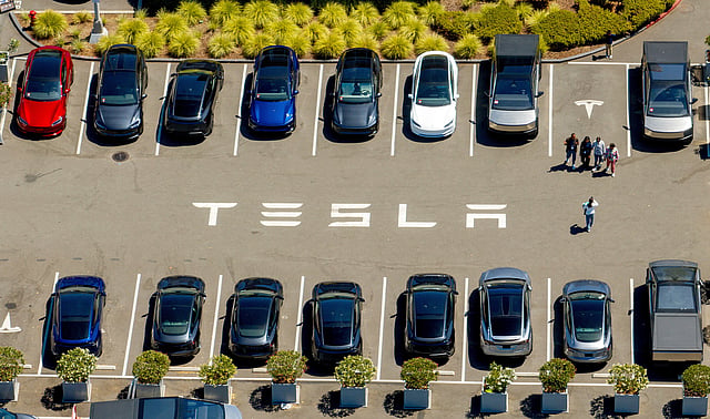US auto regulator opens special probe after a Tesla slams into a Texas ...