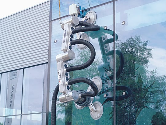 Robots to replace window cleaners on skyscrapers