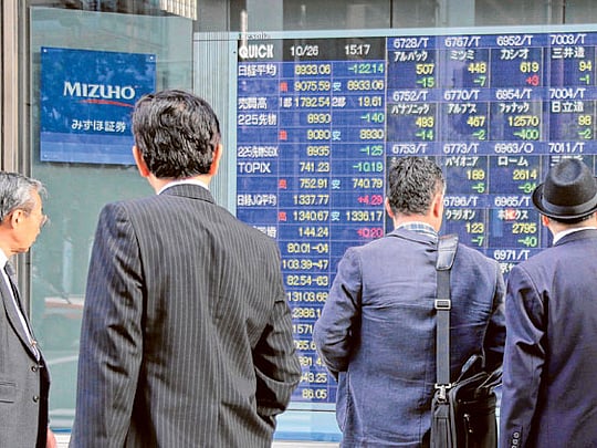 Asian markets fall as dealers await US figures