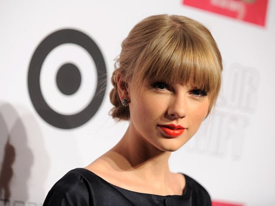 Taylor Swift to co-host Grammy nominations show