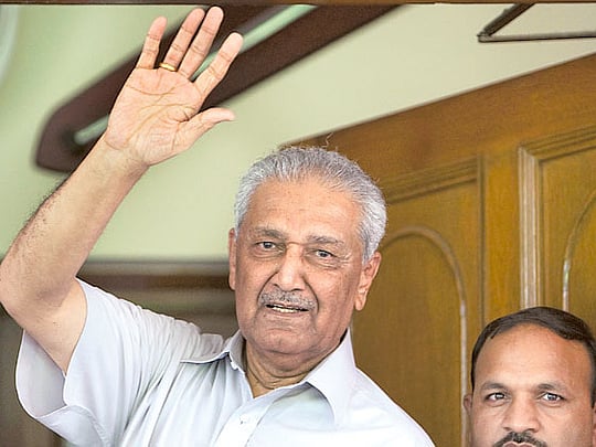 Father of Pakistan nuclear bomb mulls politics