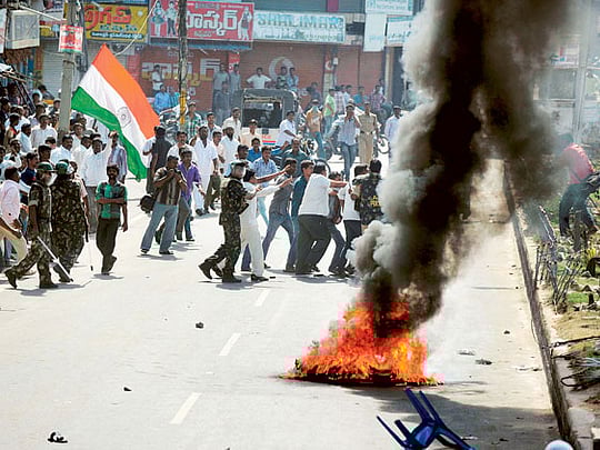 India: Seemandhra region shuts down in protest against Telangana state