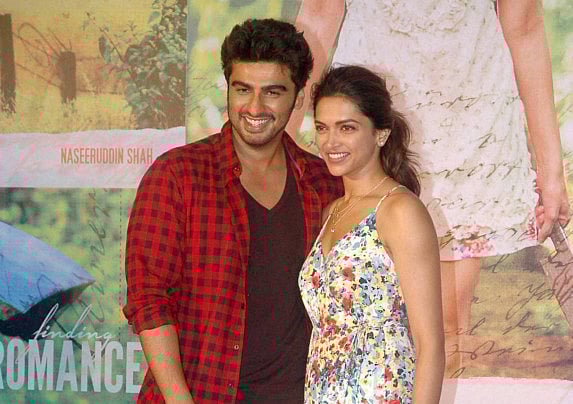 Dimple Kapadia, Deepika Padukone bond big at ‘Finding Fanny’ set