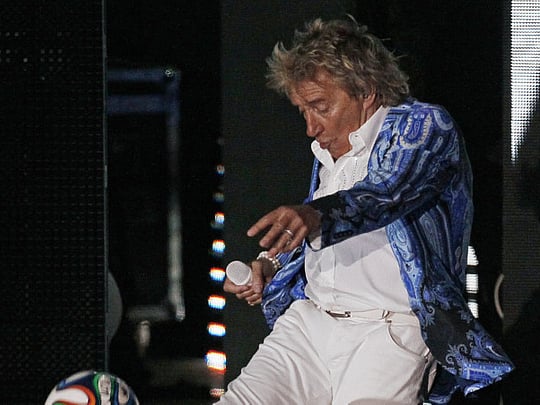 Fan claims injury from Rod Stewart soccer ball
