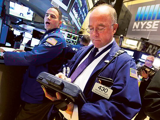 Weak bank results weigh on stock market