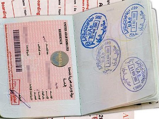 How can you apply for a travel report in the UAE?