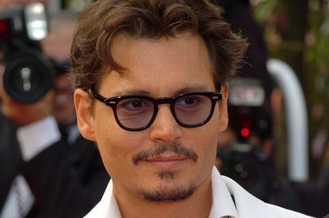 Johnny Depp injures hand in Australia