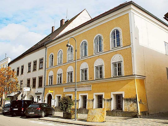Austria MPs vote to seize Hitler birth house