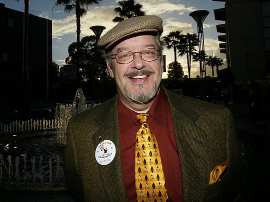 Daffy Duck, Bugs Bunny voice actor dies