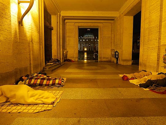 Pope gives Rome homeless a day at the beach