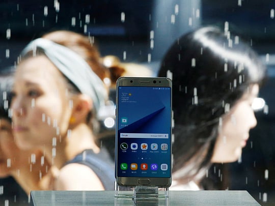 Samsung shares plunge over smartphone explosion debacle