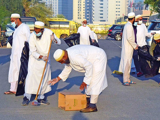 Volunteers clean up trash for Dubai campaign