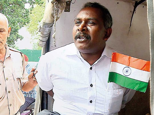 Man wielding knife tries to enter Kerala House