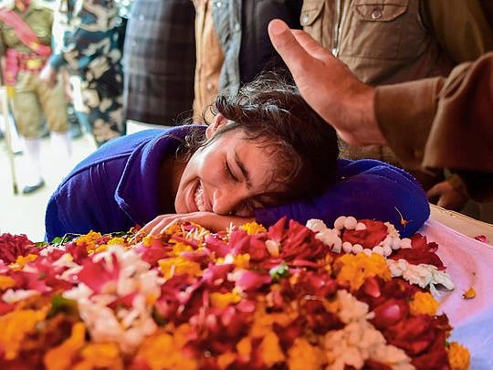India mourns dead soldiers, unites in grief