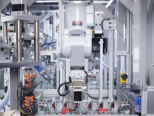Watch: Meet Daisy, the Apple robot that can disassemble 200 iPhones per ...