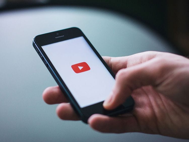 YouTube wants to stay on your screen — even when you leave the app