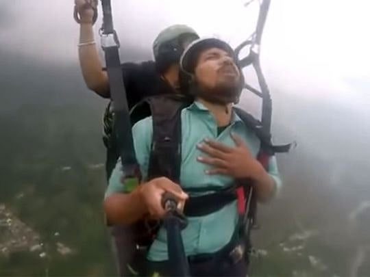 Hilarious paragliding video goes viral on social media