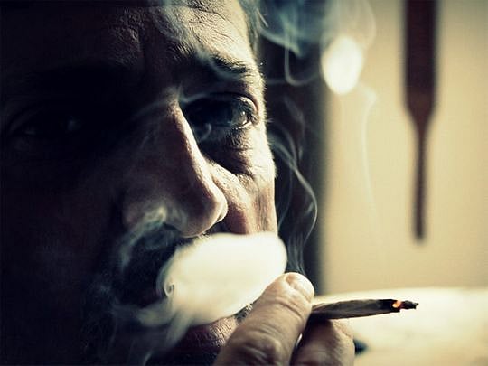 Heavy smoking makes smoker look older: Study