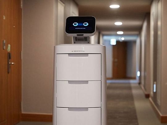 LG begins trials for indoor robot delivery service