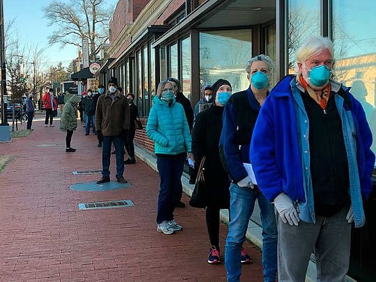 US life expectancy fell further in 2021 due to COVID-19