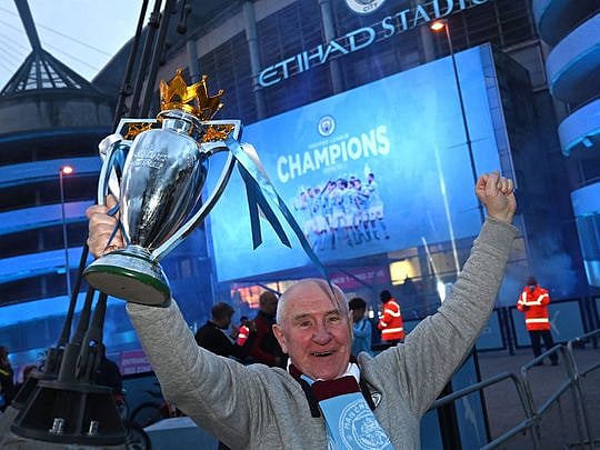 IN PICTURES: Manchester City fans party after reclaiming Premier League ...