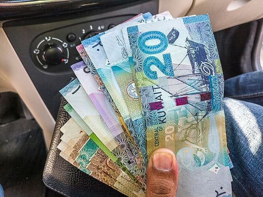 Kuwait: Fake cops rob Pakistani of KD600