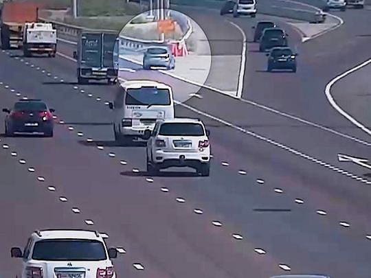 Abu Dhabi Police warn of Dh400 fine for traffic lane violations