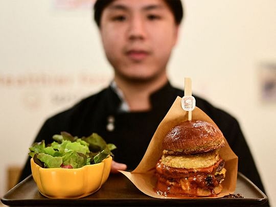 Thai pop-up wins fans with crunchless cricket burgers