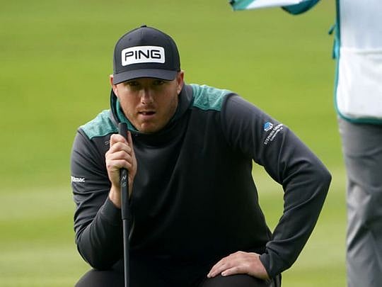 Young and Mruzek share lead after fog-delayed opener in England