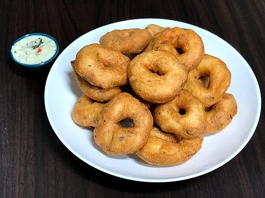 Guide to Uzhunnu Vada aka Medu Vada or split black lentil fritters