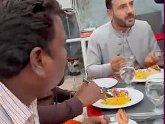 Watch video: Pakistani throws biryani feast to Indian visitors in ...