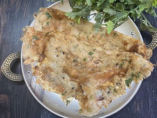 Crispy semolina crepes or Rava Dosa