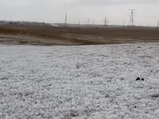 Video: Hail, heavy rain, and thunder in the UAE, lowest temperature ...