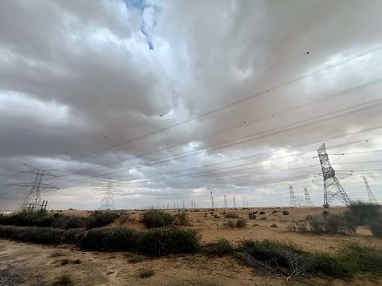UAE: Early morning showers in Abu Dhabi, Al Ain, rainy clouds in Dubai ...