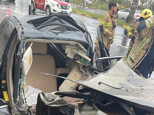 UAE: Emirati woman dies after her car rams into tree in Fujairah