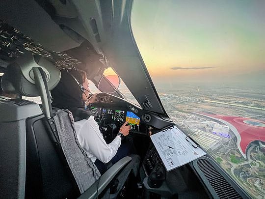 Etihad Airways’ first cadet-pilots complete ‘base training’ on Boeing ...